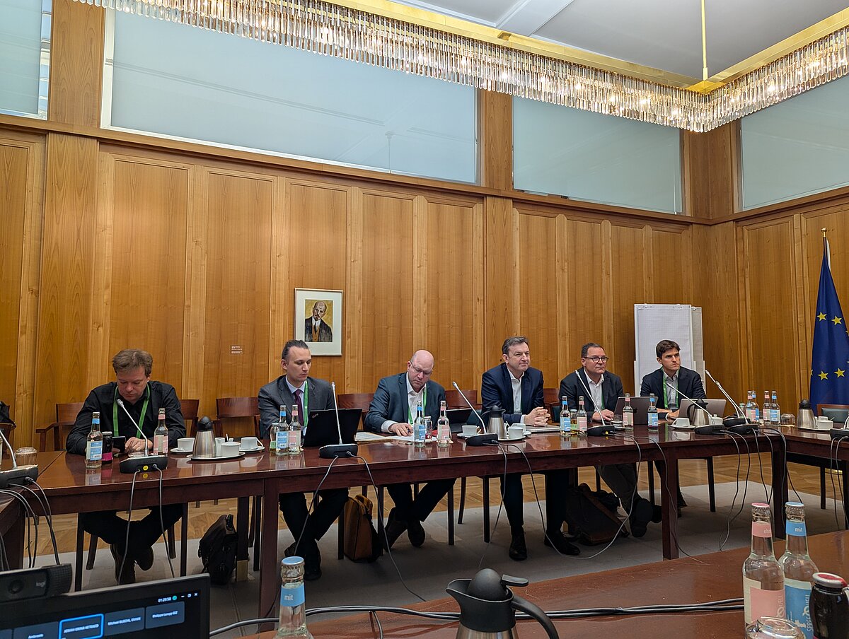 Climate-friendly power grids: Workshop on the SF6 phase-out at the BETD ...