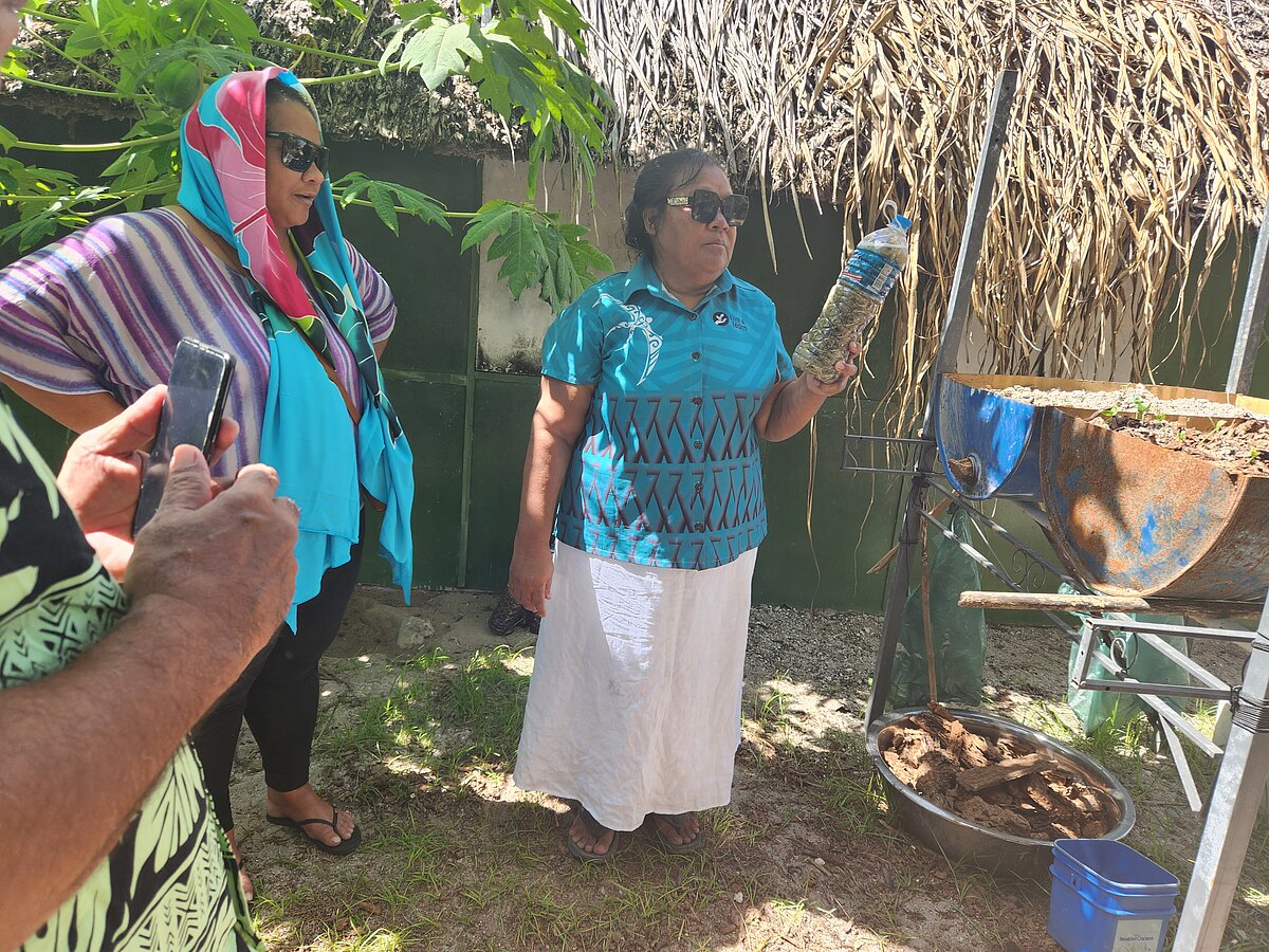 Empowering young women in Kiribati through horticulture training | Internationale ...